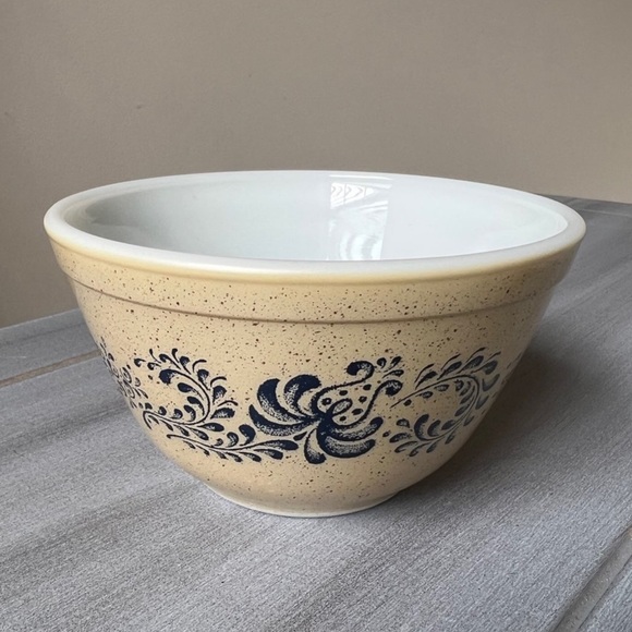 Pyrex | Kitchen | Vintage Pyrex Homestead 4 Small Mixing Bowl Tan With ...